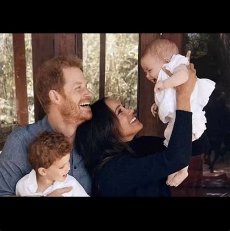 Принц Хари и Меган Маркъл кръстиха дъщеря си Лилибет Даяна получи специална титла СНИМКИ