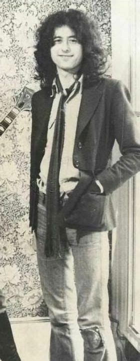 Reblog by @lazykidgladiator · 1 image | Jimmy page, Led zeppelin, Led zeppelin i