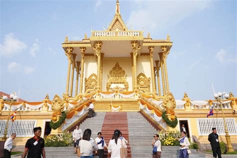 សម្ដេចតេជោ ហ៊ុន សែន និងភរិយា បានអញ្ជើញជាអតីបតី ក្នុងពិធីបុណ្យបញ្ចុះខណ្ឌសីមា និងឆ្លង ចំណាយជាង