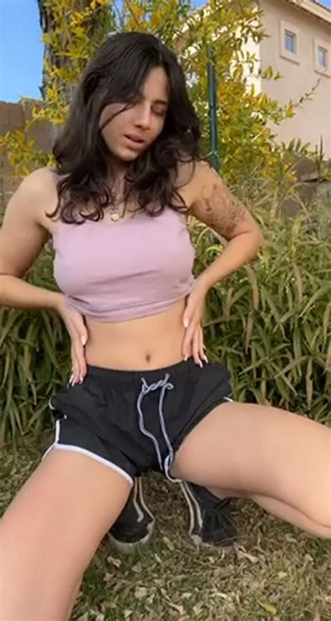 I Love Flashing My Boobs To The Neighbors