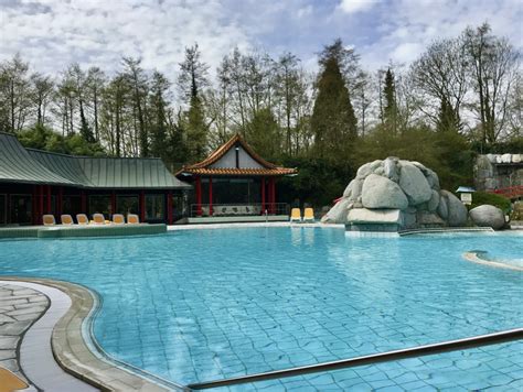 全裸jsjcjkと混浴できる欧州の温泉 聖プルメリア女学園