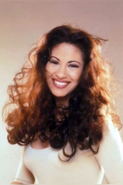 Pin By Bernice On Selena Quintanilla Selena Quintanilla Videos Selena Quintanilla Outfits Selena