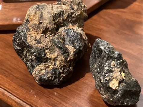 Glassy Material In Matrix Rwhatsthisrock