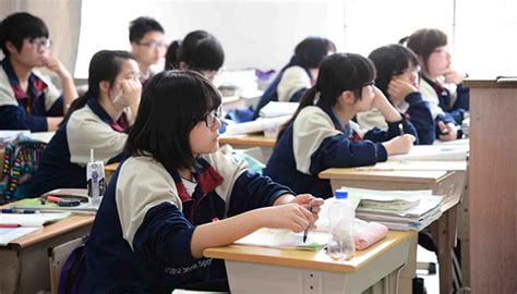 教育部：正在研究 十三五”分步实施九年以上免费教育界面新闻 · 中国