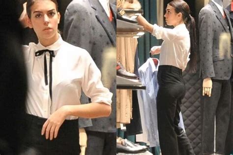 عکس دیده نشده از تیپ کارگری جورجینا رودریگز قبل ازدواج با رونالدو در یک فروشگاه لباس از فرش به