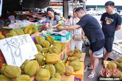 အရှေ့တောင်အာရှနိုင်ငံများမှ ဒူးရင်းသီးများနန်နင်းမြို့တွင် အရောင်းသွက်နေ