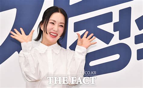 엄정화 이제는 웃는거야 스마일 어게인~ [포토] 포토 기사 더팩트