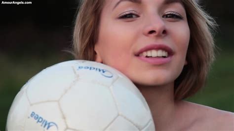 Teen Model Echo Spreads Her Legs For First Time Eporner