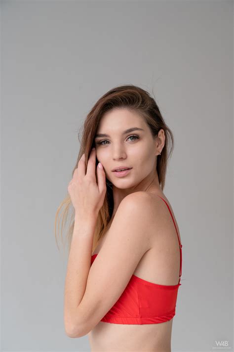 Emilia Hops Erotic Solo