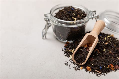 밝은 질감 배경에 차의 다른 종류 차 믹스구색블랙 그린 허브 및 히비스커스 차 측면도 공간을 복사합니다 건강한 식생활에 대한 스톡 사진 및 기타 이미지 Istock