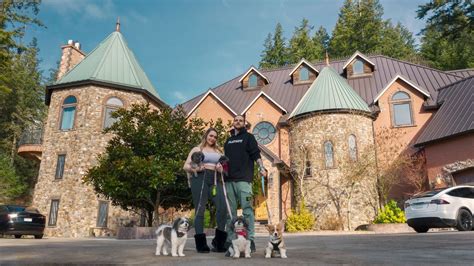 Portlands Fabled Blackberry Castle Once Home To Adult Film Star Mia