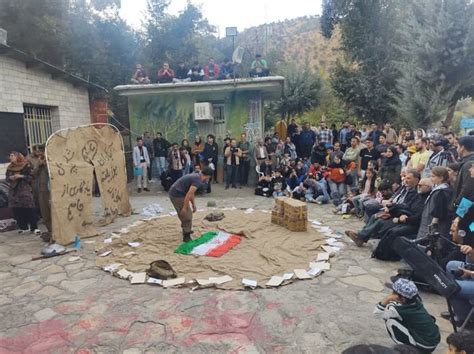 انتقاد کردن در نمایش های خیابانی ایران کمرنگ شده است ایرنا