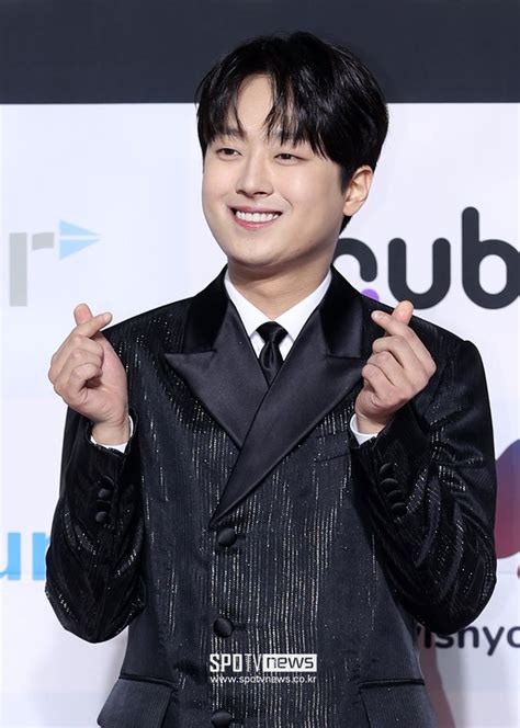 이찬원 트로트 부문 올해의 장르상 수상 값진 상 주셔서 감사해 써클차트어워즈2023 네이트 뉴스