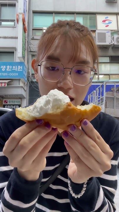 [🇰🇷] Cu Cream Milk Bread Taste Like Ice Cream Koreanfood Conveniencestore Seoulfood Foodie