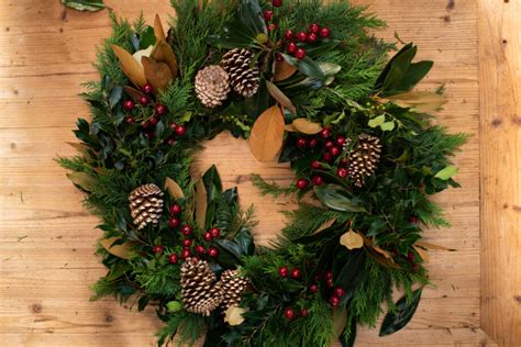 Voorbeelden Van Kerstkransen Om Zelf Te Maken Met Materialen Uit De Tuin Max Vandaag