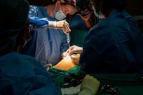 dvids news u s air force obgyns perform a laparoscopic bilateral