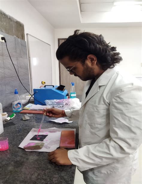 developing fingerprint on wet non porous surfaces using phloxine b
