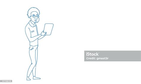 태블릿 비즈니스 남자 모바일 응용 프로그램 통신 개념 남성 캐릭터 전체 길이 가로 스케치 낙서를 사용 하 여 하는 사업 경영자에 대한 스톡 벡터 아트 및 기타 이미지