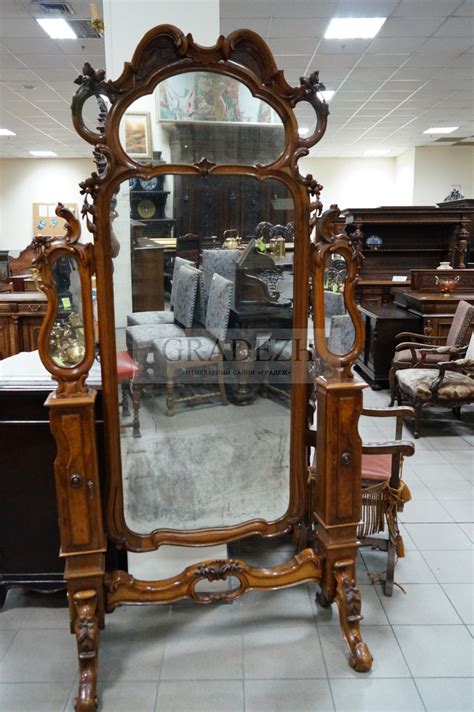 Antique Wooden Mirror in Dining Room Decor