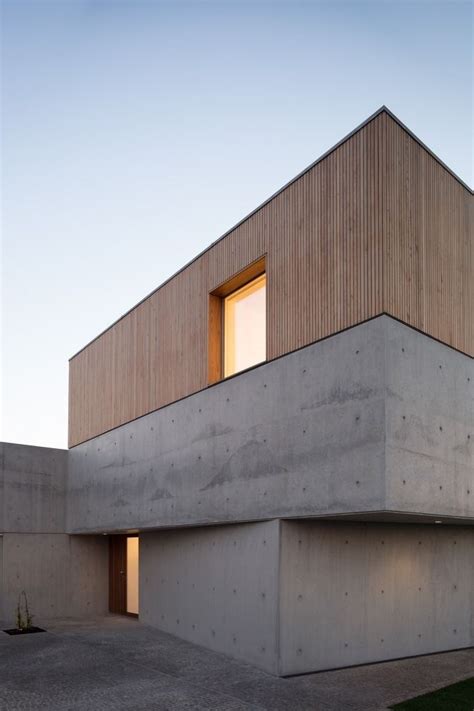 세로로 긴 대지 위 주택 Numa Unipessoal House In Avanca Minimalist Architecture Architecture