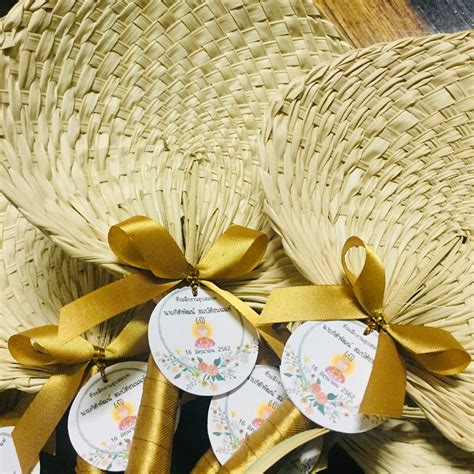 🎀🙏ร่วมอนุโมทนาบุญอีกงานค่ะ สำหรับพัดใบกะพ้อ พันด้ามผูกโบว์ มาในโทนสีทอง สำหรับงานบวชค่ะ 🎀 🔵ใช้