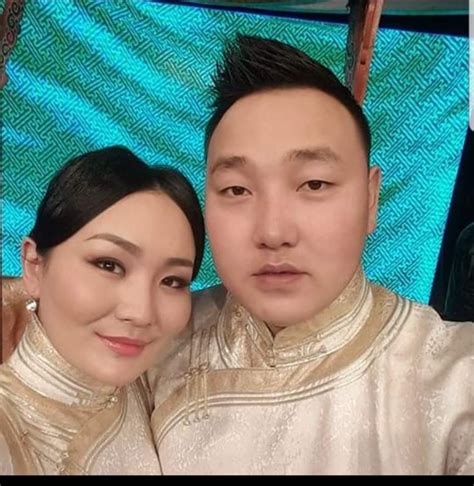 Дуучин Б Болд Э Чулуунчимэгтэй ханилж явсан он жилүүддээ харамсаж явдагаа илэрхийлэв ТАС МН