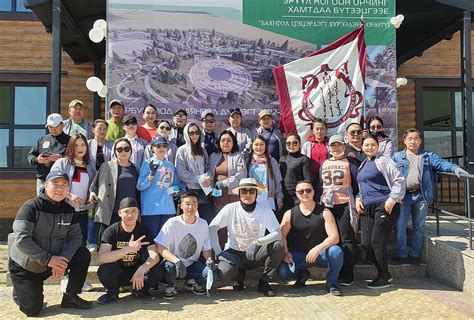 ҮУИТ Дуучид Үндэсний Урлагийн Их Театрын уран бүтээлчид