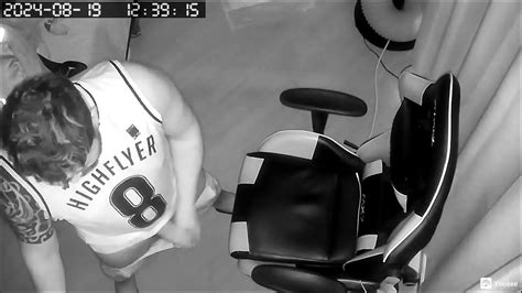 SE MASTURBA NO HORÁRIO DE TRABALHO ANIMADOR NA CAMERA ESPIÃ XNXX COM