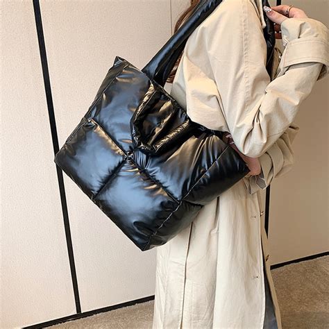 패딩가방 패딩백 실버백 구름백 퀼팅백 빅백 아이패드 보부상가방 에이블리