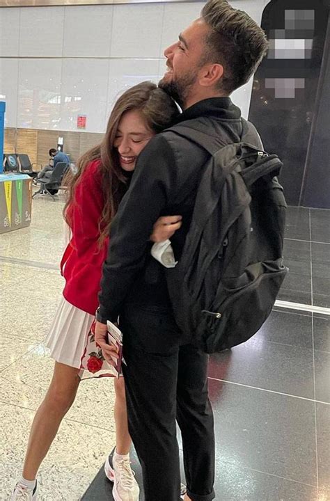 Ddial Stiliyle Dikkat Eken Neslihan Atag L Den Ihanet Iddias Na Cevap Magazin Haberleri