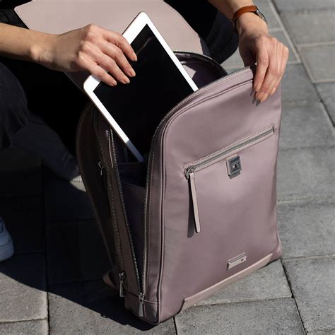 Zalia 30 Rucksack Mit Überschlag 141 Schwarz Samsonite Österreich