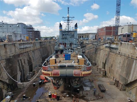 Salvage Tug Usns Apache In Drydock Rdrydockporn