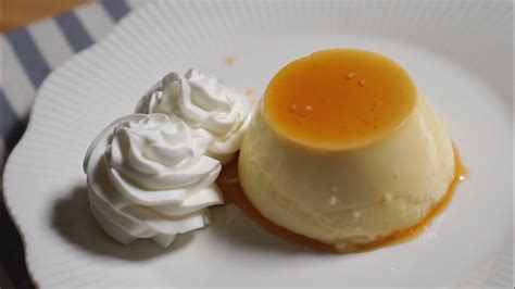 만화 속 탱글탱글 카라멜을 곁들인 푸딩 만들기