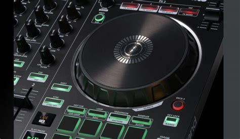 Roland DJ-202 Serato DJ Controller Review And Video