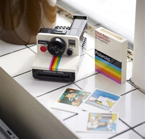 레고로 만든 폴라로이드 카메라 새해 첫날 출시