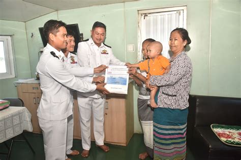 တပ်မတော်မြစ်တွင်းသွား ဆေးရုံရေယာဉ် ရွှေပုဇွန် နှင့် မြစ်ရေယာဉ် စကု တို့သည် ဧရာဝတီတိုင်းဒေသကြီး