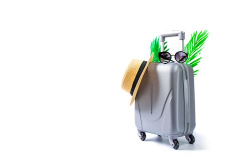 해변 배경 여성 액세서리 여행자 가방 밀짚 모자 텍스트빈 공간이있는 흰색 배경에 고립 된 선글라스 여름 방학 휴가 컨셉의 디자인 0명에 대한 스톡 사진 및 기타 이미지