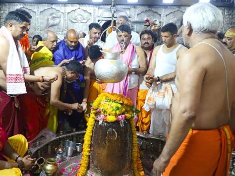 Karnataka Deputy Cm Dk Shivakumar Seek Blessings In Mahakal Temple Indore कर्नाटक के डिप्टी Cm