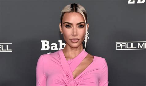 Kim Kardashian Bares Her Backside While ‘looking Back At 22′ Kim