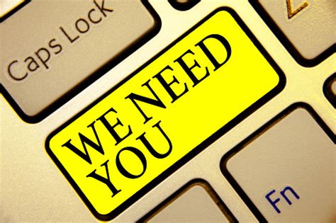 텍스트 기호 보여주는 우리가 필요입니다 개념 사진 직원 도움이 필요 근로자 모집 헤드 헌 팅 고용 키보드 노란색 키 의도 반영 문서 컴퓨팅 컴퓨터 만들기 사람 구함 표시에