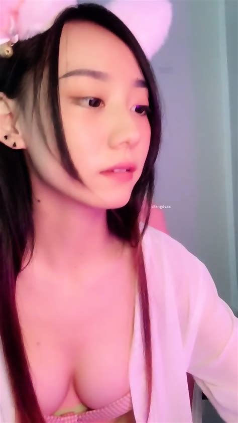 【小姜最近有点忙】美乳女学生骚舞到掰穴道具自慰2 Eporner