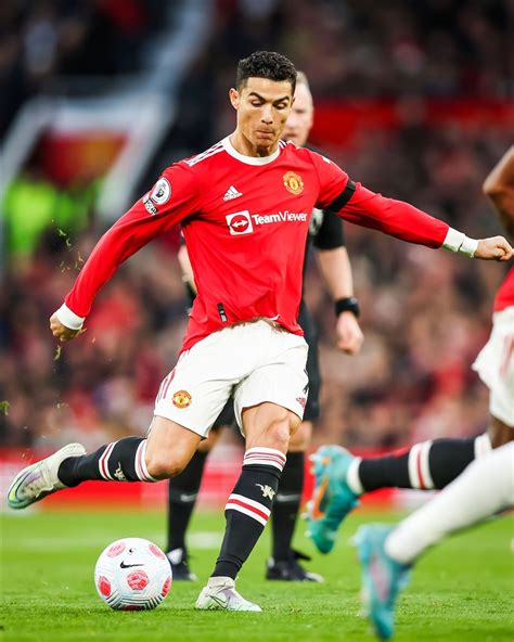Cập Nhật Hình ảnh Ronaldo Sút Bóng Tại Các Trận đấu Lớn