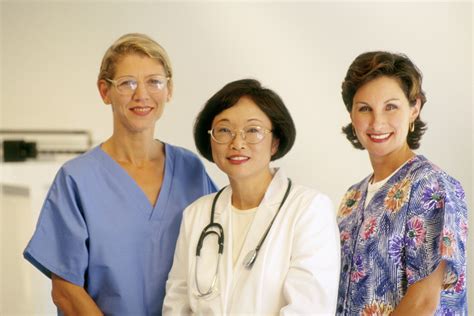 Download Gratuito De Fotos De Staff Portrait Of A Female Doctor And