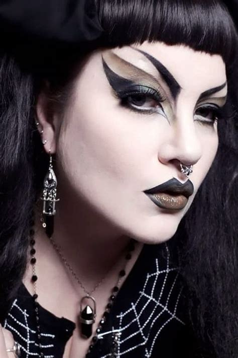 Goth Eyeliner Makeup At Lewis Wooley Blog