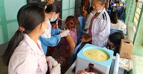 Myanmarnationalpost ဟုမ္မလင်း မြို့နယ် ပြည်သူ့ကျန်းမာရေးဦးစီးဌာန ကုသခန်းမဆောင်တွင် Pfizer