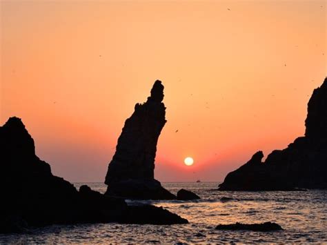 독도 일본 땅이라고 우기지 좀 마 울릉도 동남쪽 뱃길따라 이백리 외로운 섬 하나