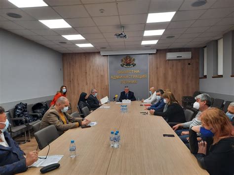 Перник в тъмночервено Шефове на болници на съвещание при областния управител заради ковид