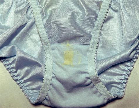 使用済み下着のパンじみ On Twitter ブルーグリーンのようなパンティにくっきりシミが😍 素敵 ️ ️ ️ 使用済み下着のパンじみ