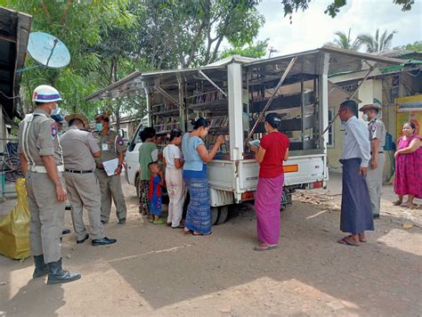 အင်းစိန်ဗဟိုအကျဉ်းထောင်ရှိ ဝန်ထမ်းအိမ်ရာသို့ ရွေ့လျားစာကြည့်တိုက်မော်တော်ယာဉ်ဖြင့် သုတ ရသစသည့
