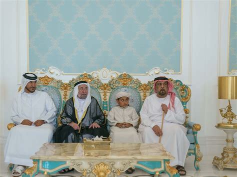 حاكم الشارقة يقدم واجب العزاء في وفاة الشيخ صقر بن راشد القاسمي وكالة